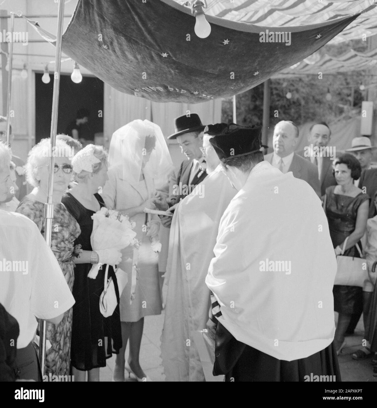 Kallah hi-res stock photography and images - Alamy