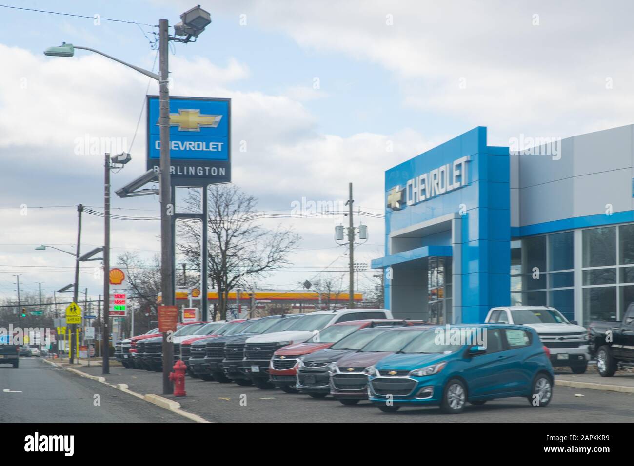 General motors suv showroom hi-res stock photography and images - Alamy