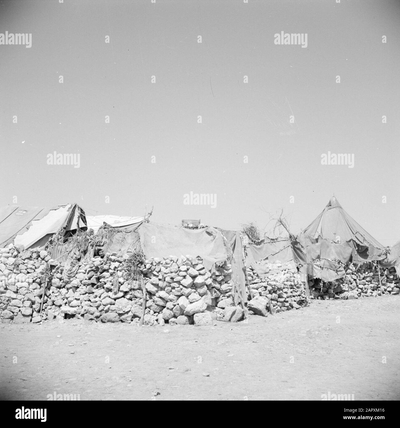 Construction of refugee camps hi-res stock photography and images - Alamy