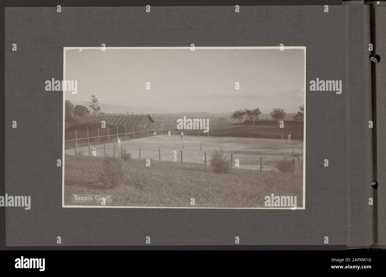 Photo album Deli Maatschappij: Hotel Brastagi Tennis players on fenced ...