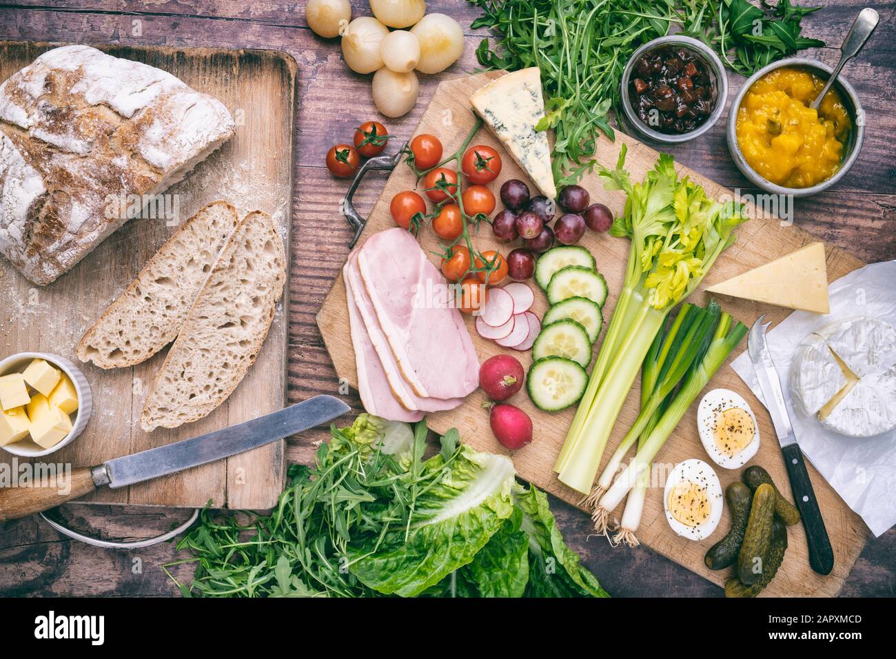 Ploughmans lunch hi-res stock photography and images - Alamy