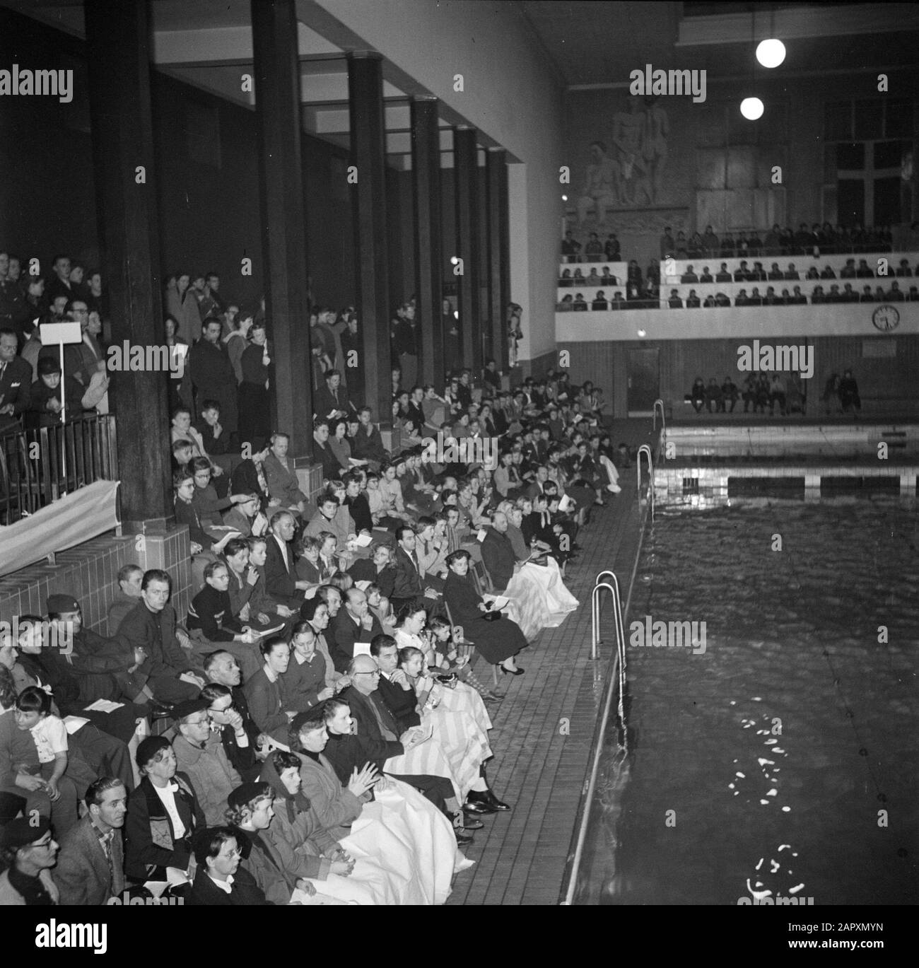 Swimming pool audience Black and White Stock Photos & Images - Alamy