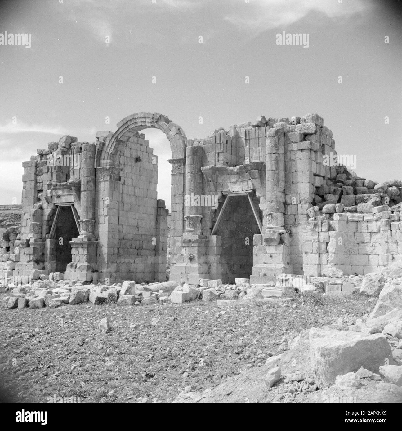 Middle east arch Black and White Stock Photos & Images - Alamy