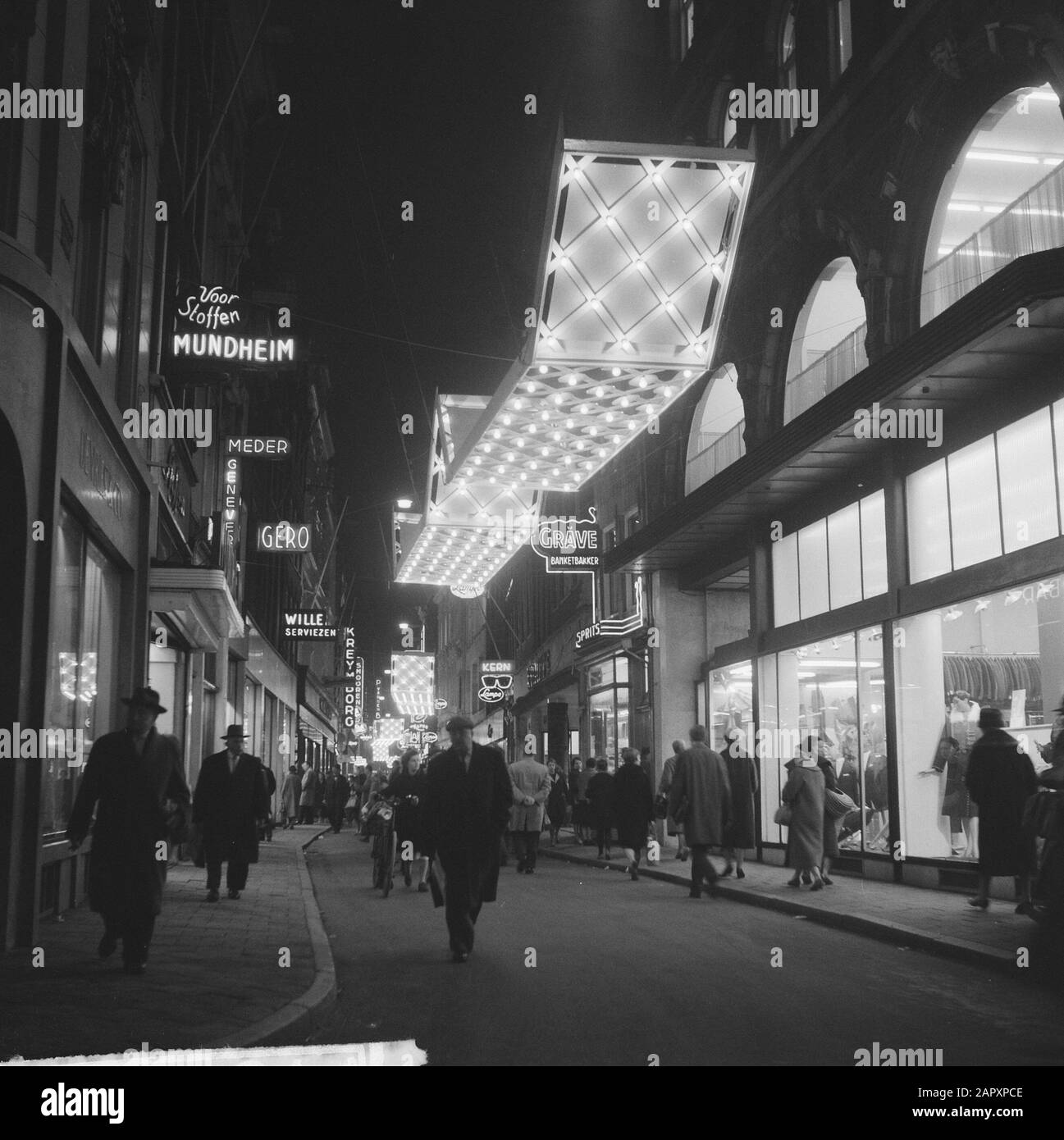 Nieuwendijk shopping street hi-res stock photography and images - Alamy