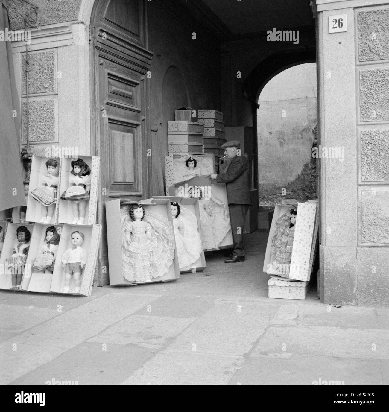 Lago Maggiore Show of dolls in Luino Date: September 1961 Location ...