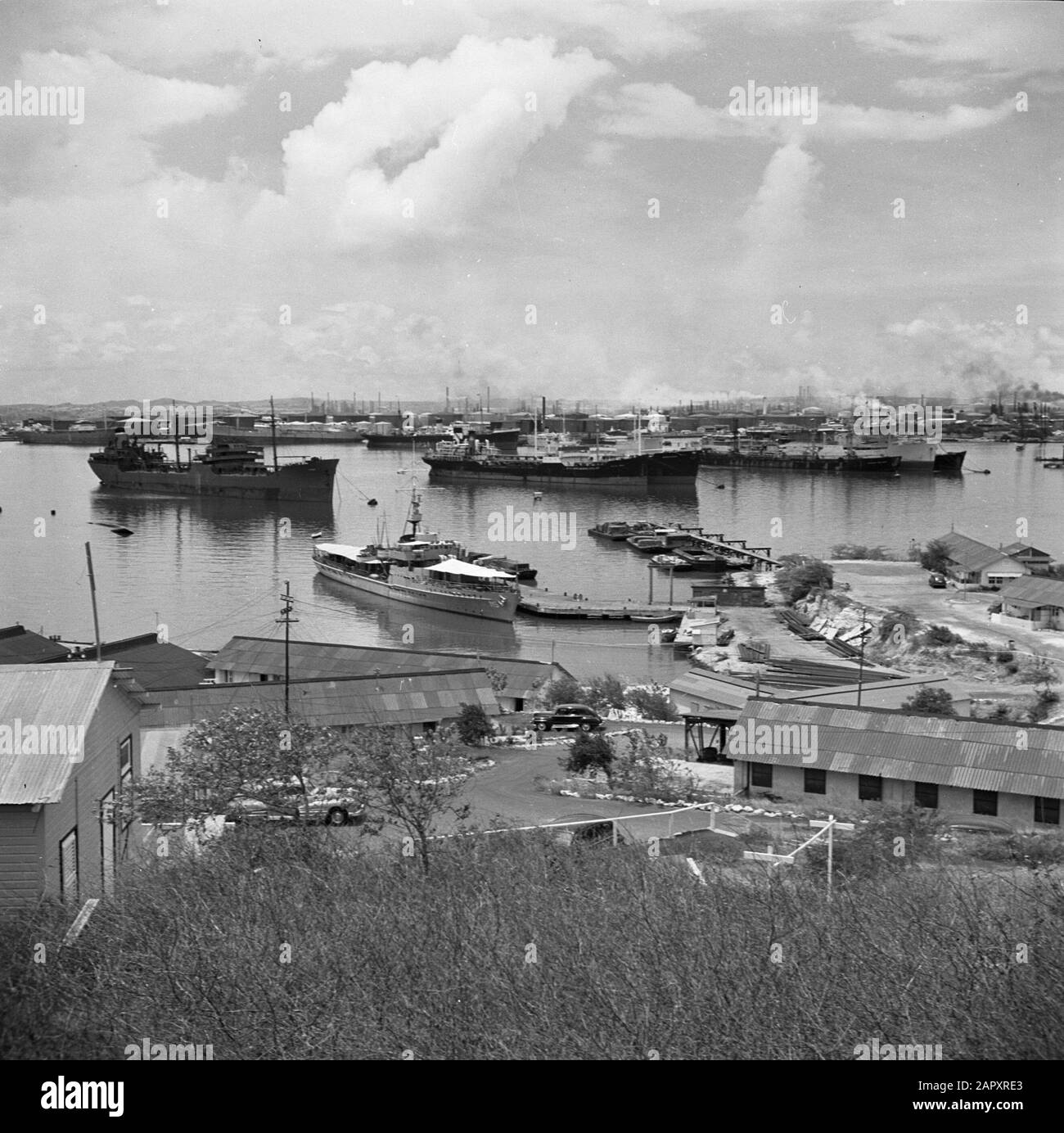 Isla oil refinery Black and White Stock Photos & Images - Alamy