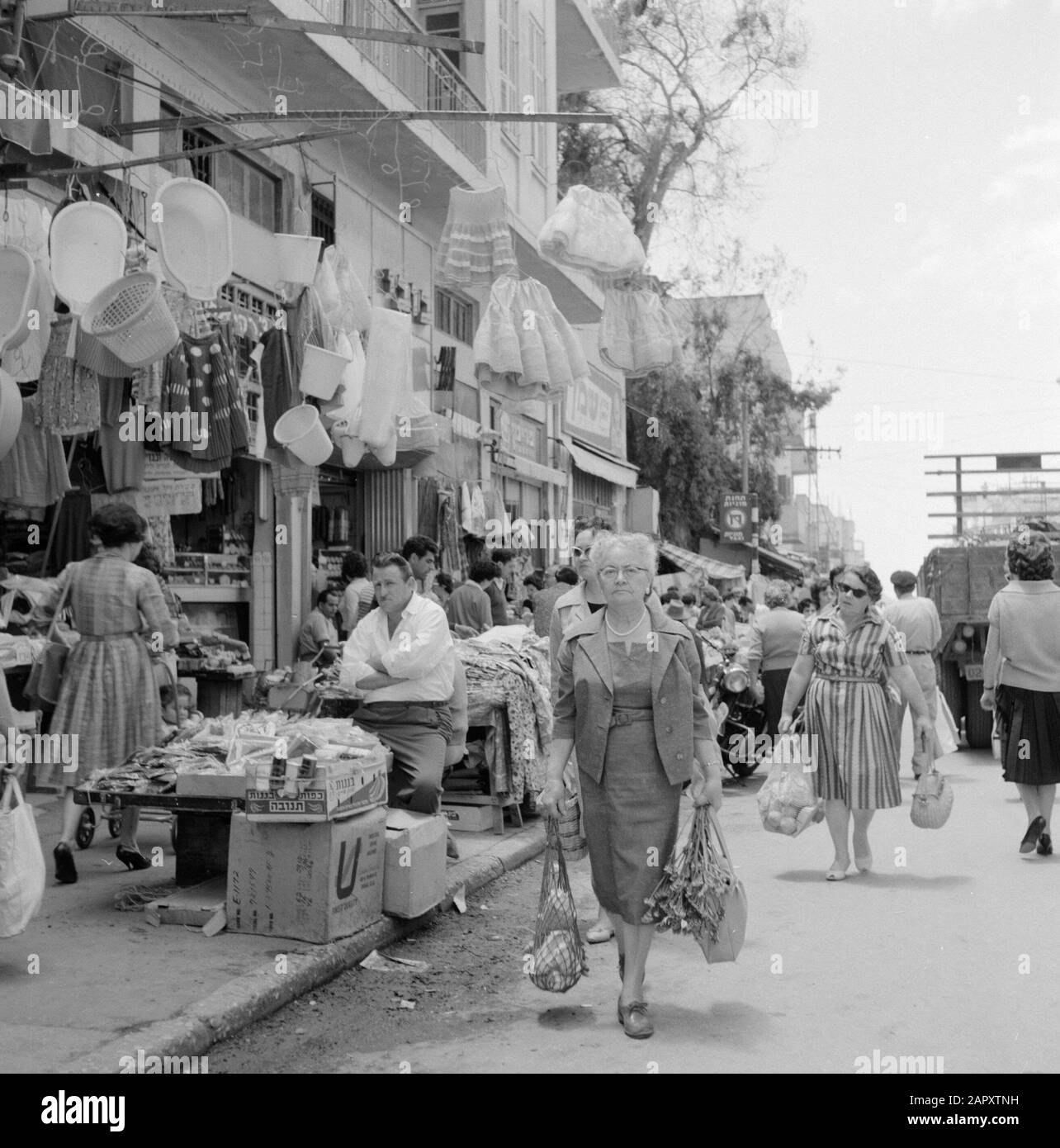 Camel market tel aviv hi-res stock photography and images - Alamy