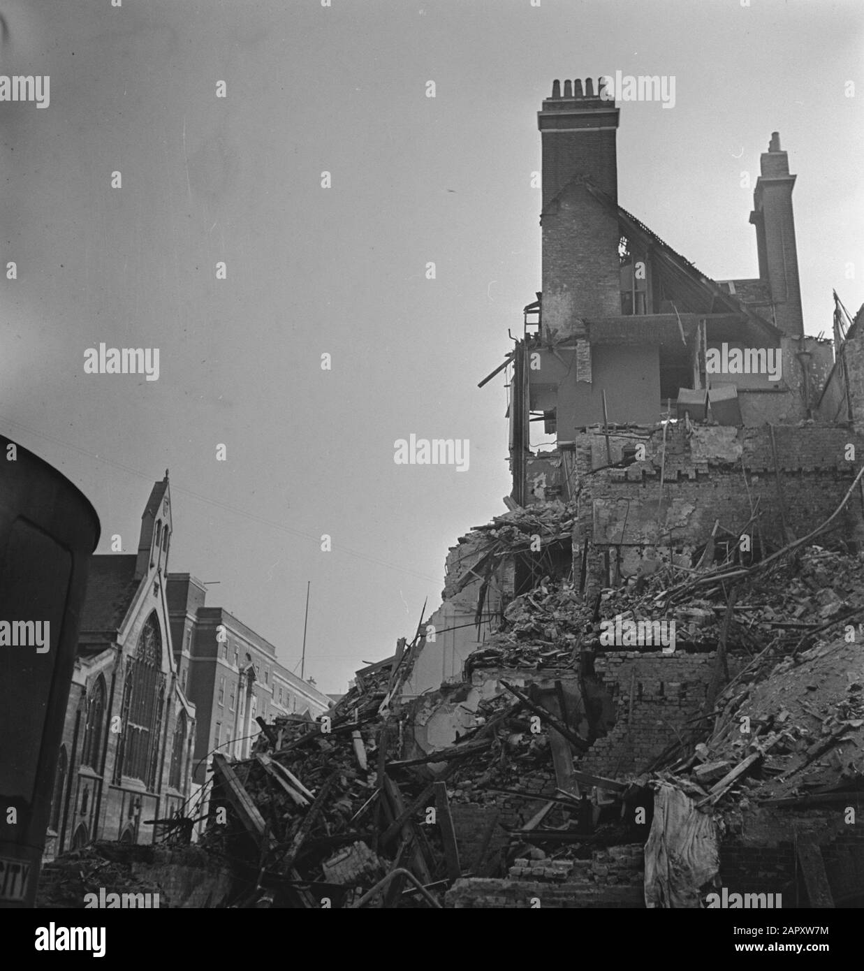 World war ii air raid Black and White Stock Photos & Images - Alamy