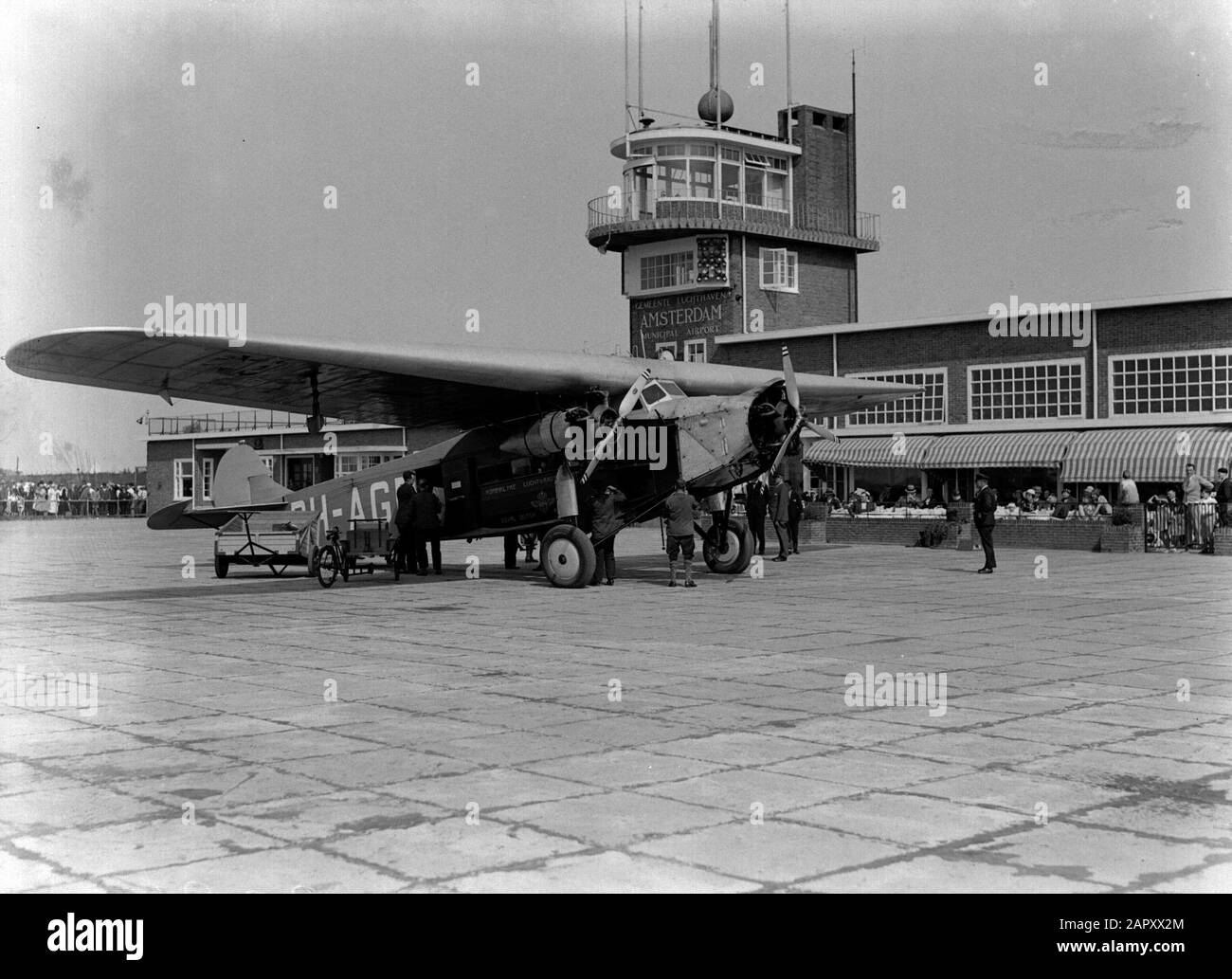 Reportage Schiphol Airport Schiphol with plane and station building ...