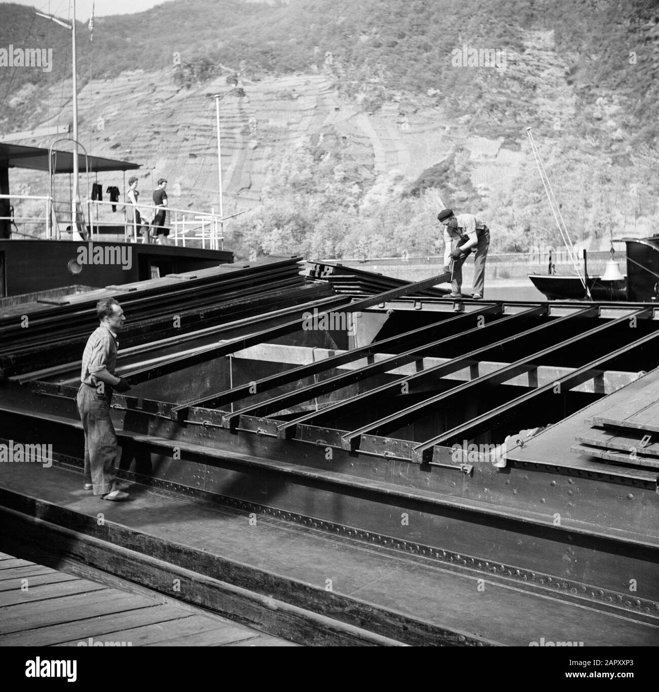 Transhipment vessels hi-res stock photography and images - Alamy