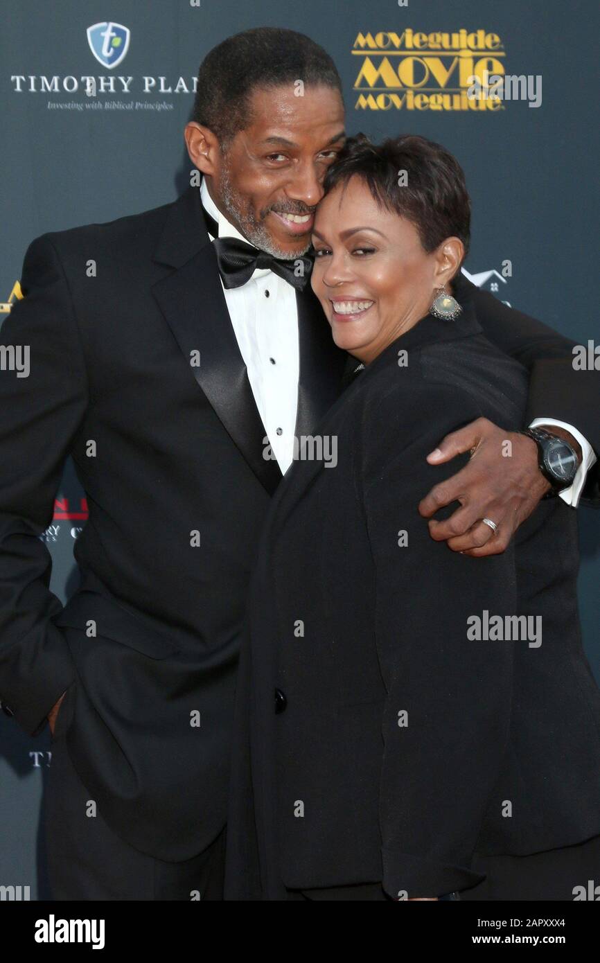 Los Angeles, USA. 24th Jan, 2020. Cameron Arnett and wife at arrivals ...