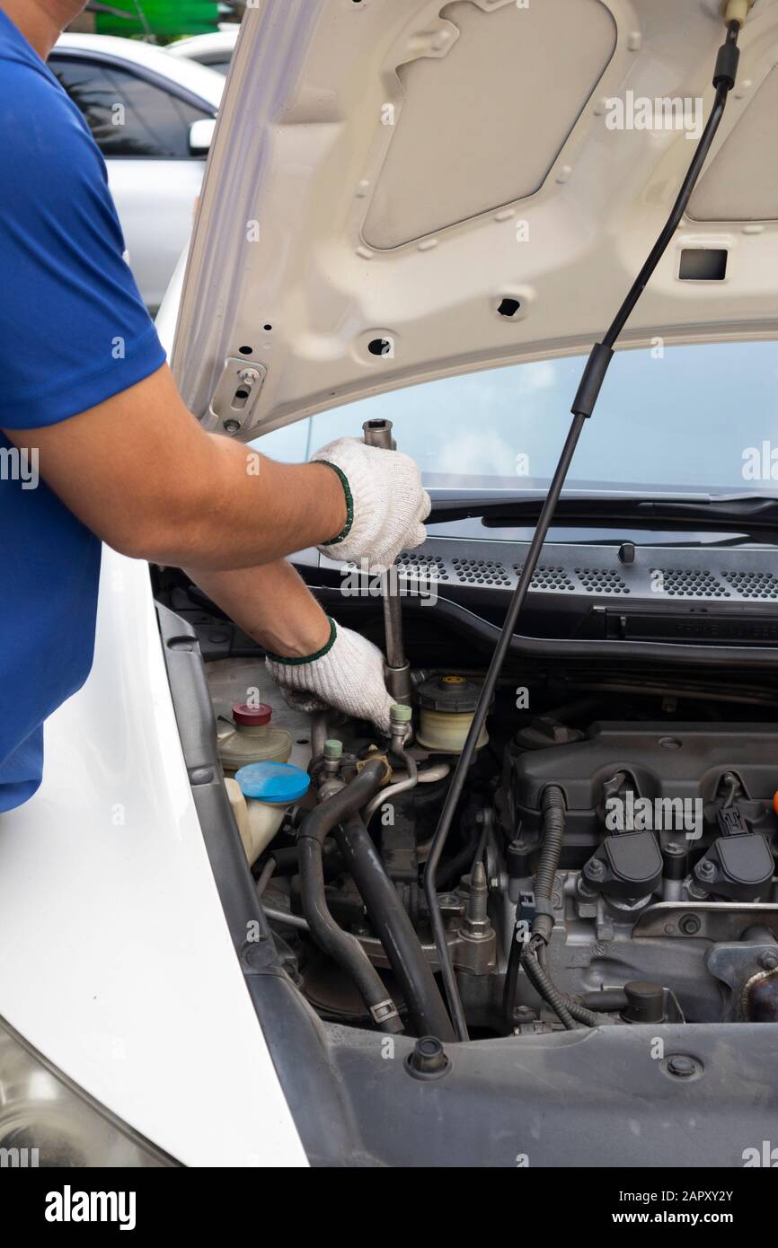 Bolt torque hi-res stock photography and images - Alamy