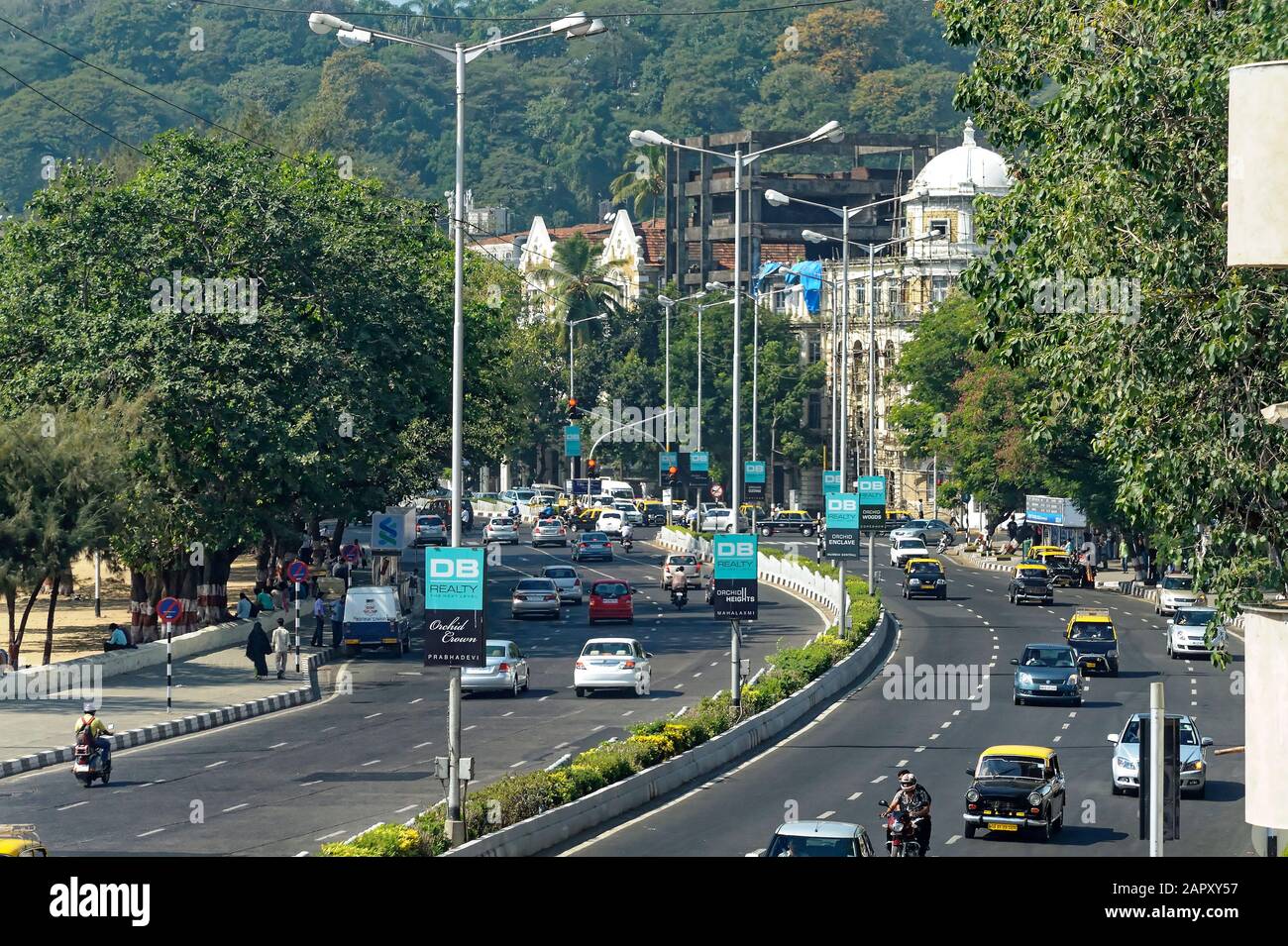 Traffic on Mumbai street at noon time Stock Photo - Alamy