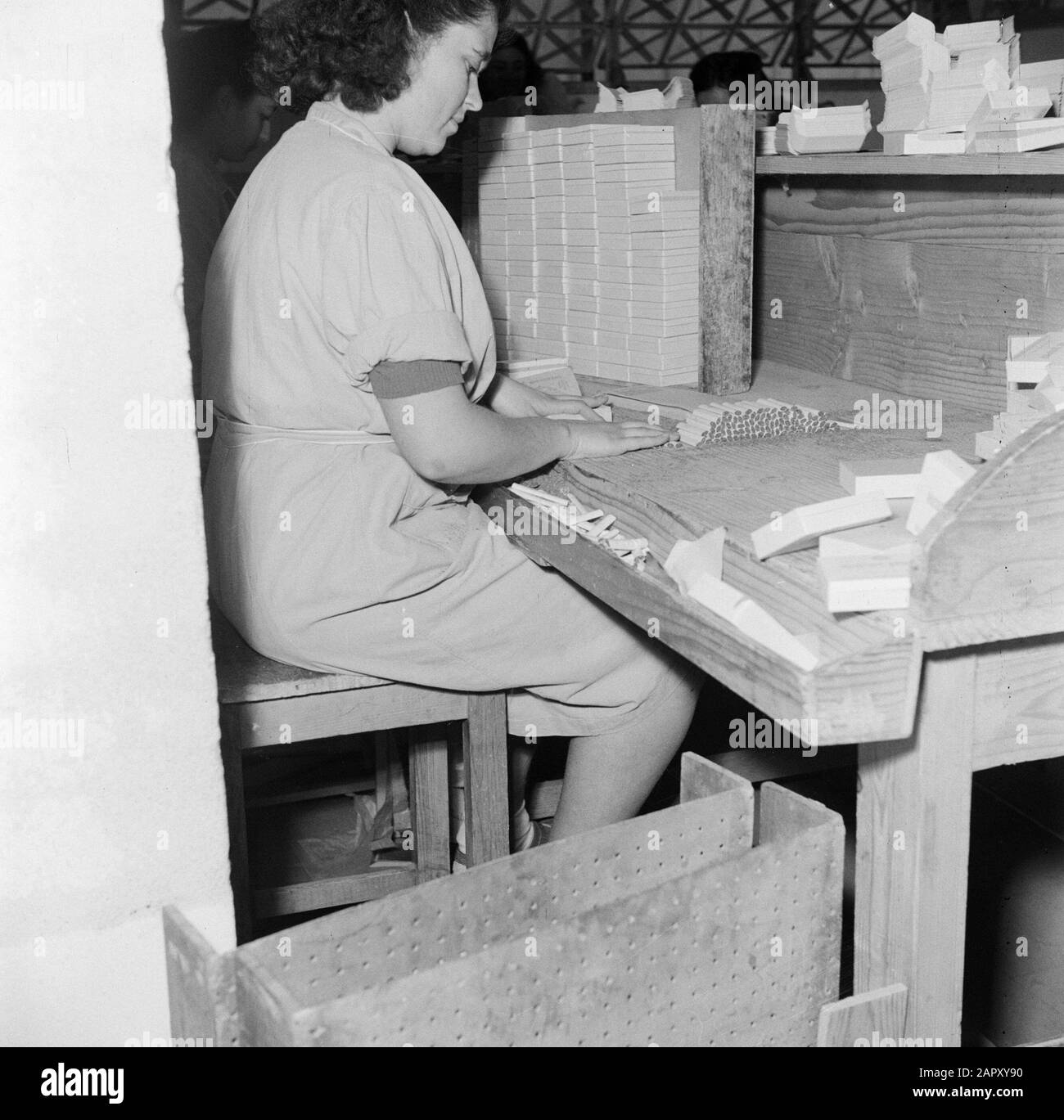 Production of cigarettes Black and White Stock Photos & Images - Alamy
