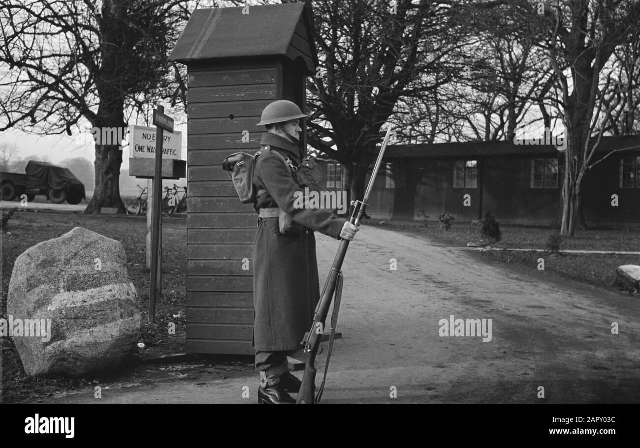 Wait at the Princess Irene Brigade camp in Wolverhampton Date: {1941 ...