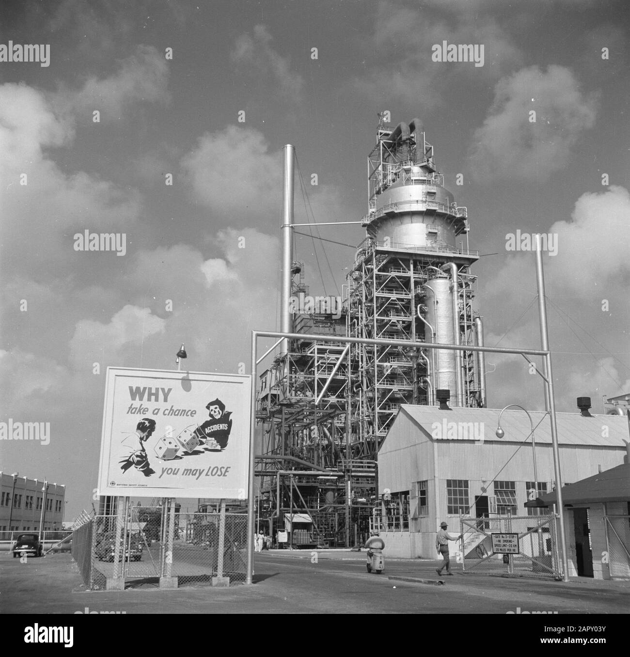 Lago oil refinery hi-res stock photography and images - Alamy