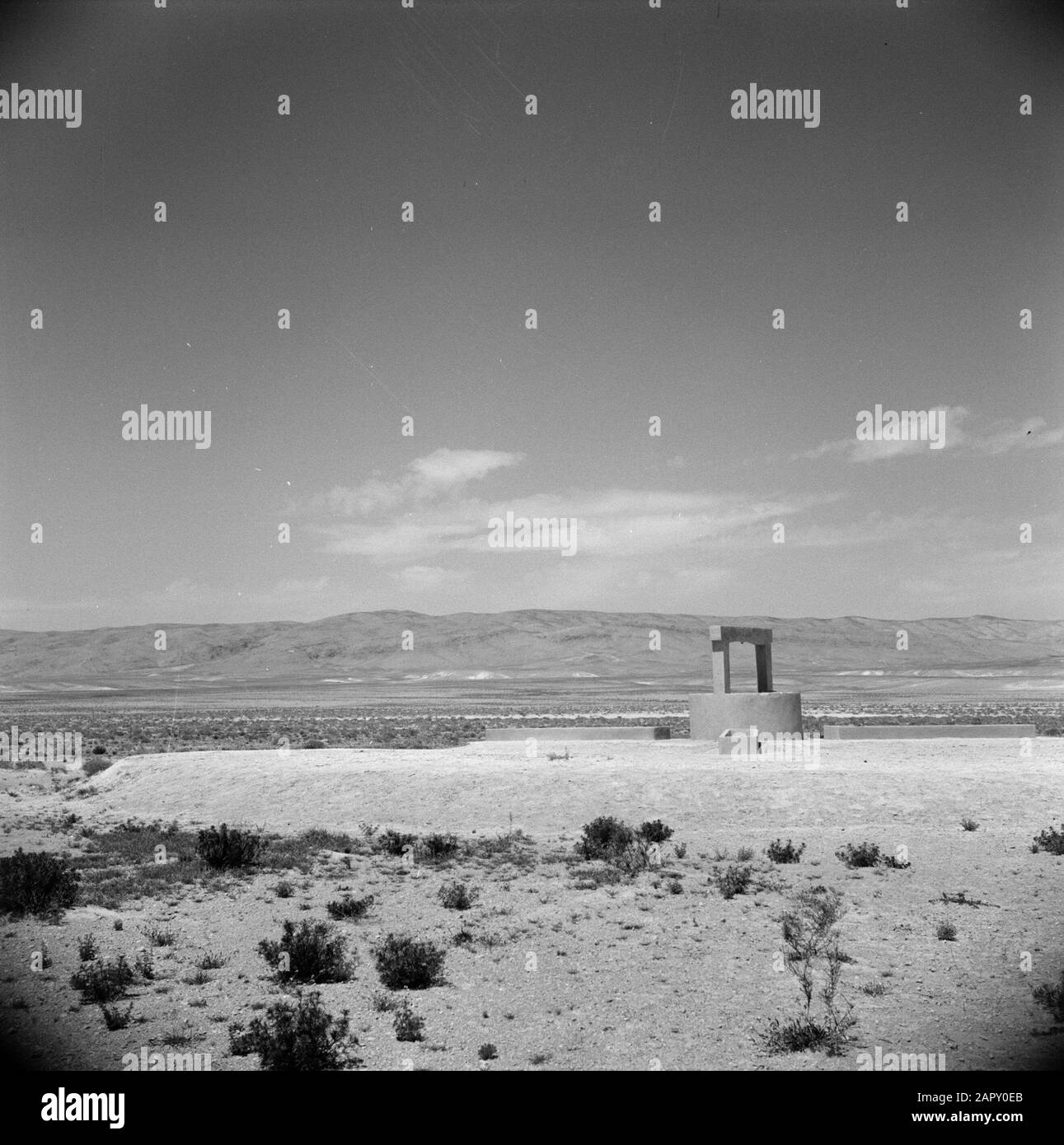 Middle East 1950-1955: Syria Water well in the desert along the road ...