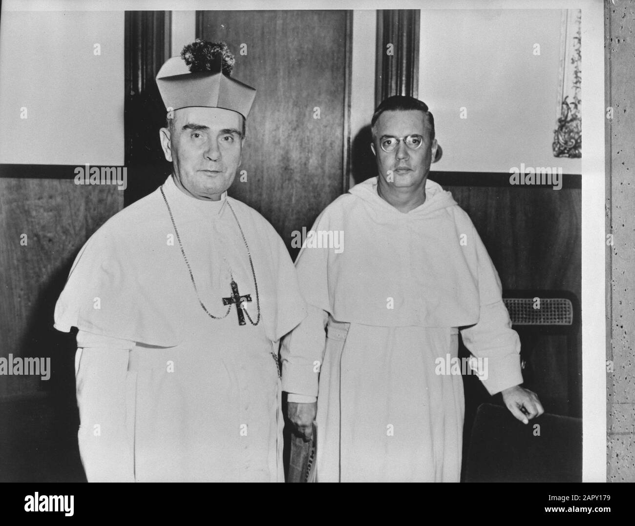 Clergy at war hi-res stock photography and images - Alamy