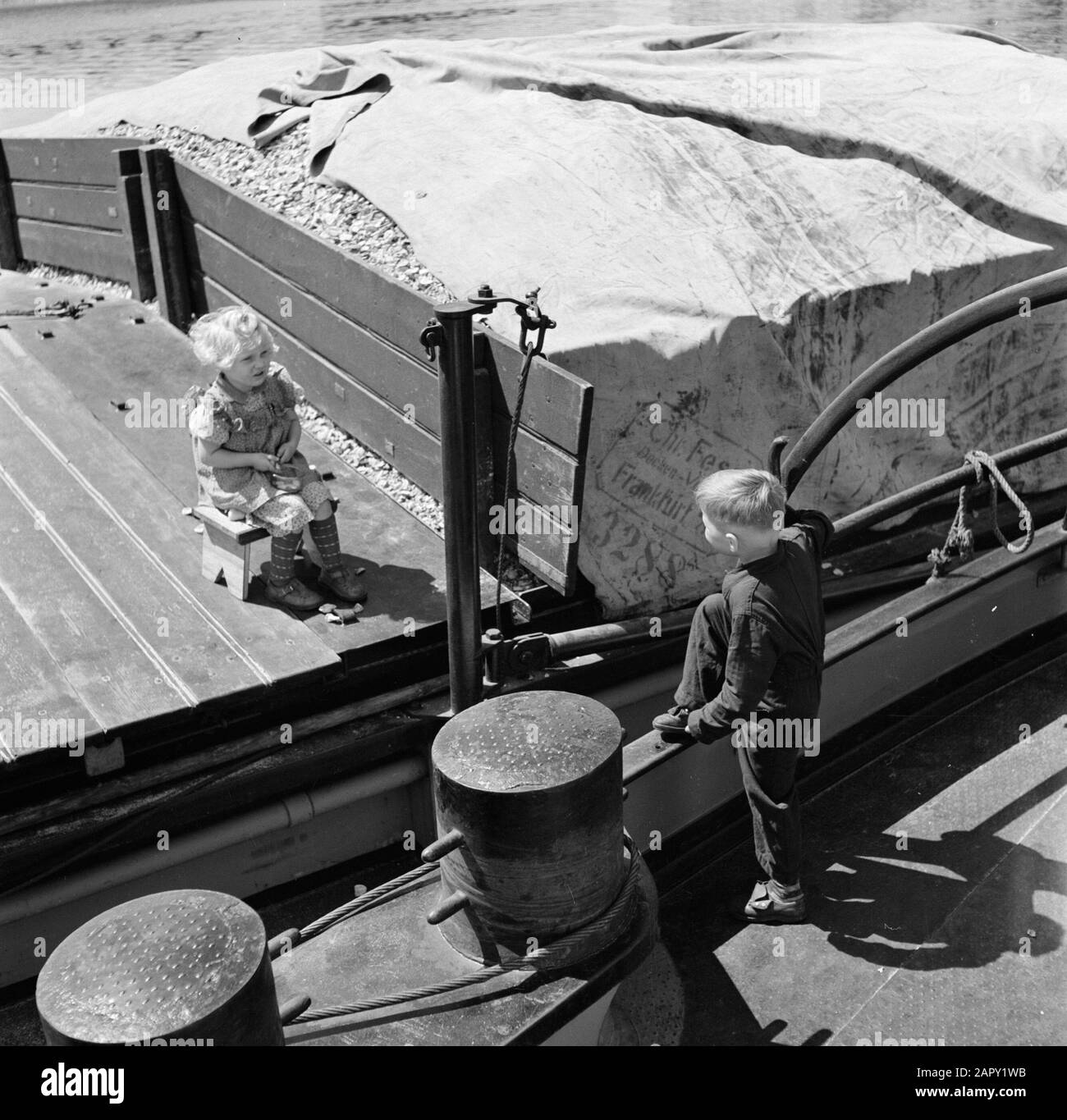 Rhine navigation, report on life and working on board a Rhine ship Wim ...