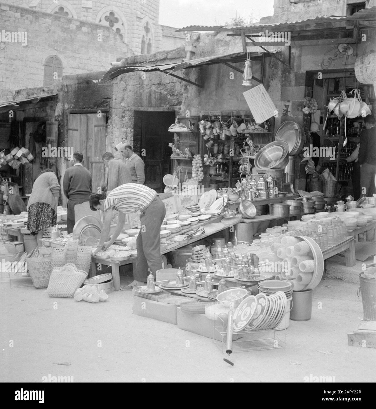 Household items street hi-res stock photography and images - Alamy