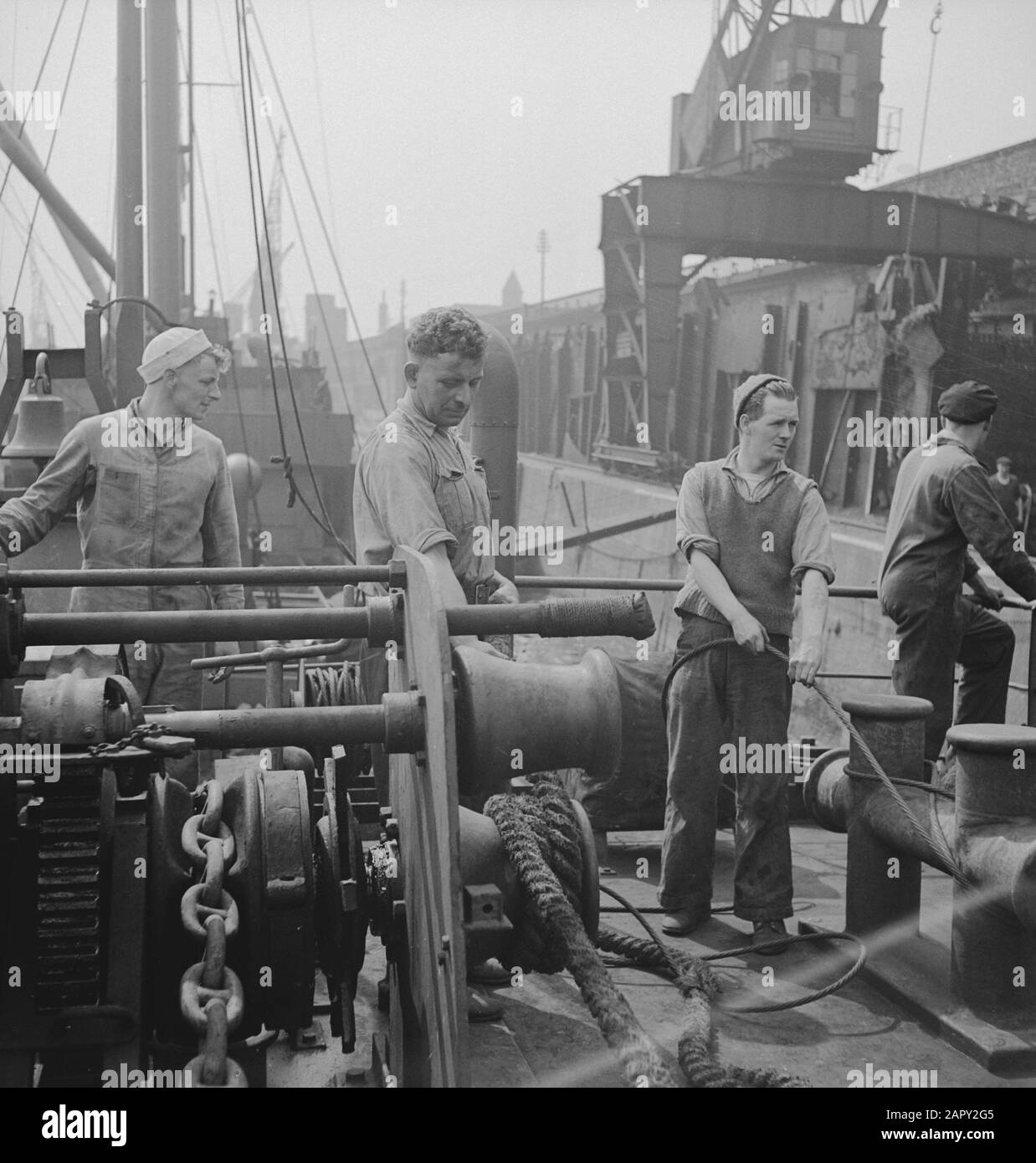 Seamen in the port of london hi-res stock photography and images - Alamy