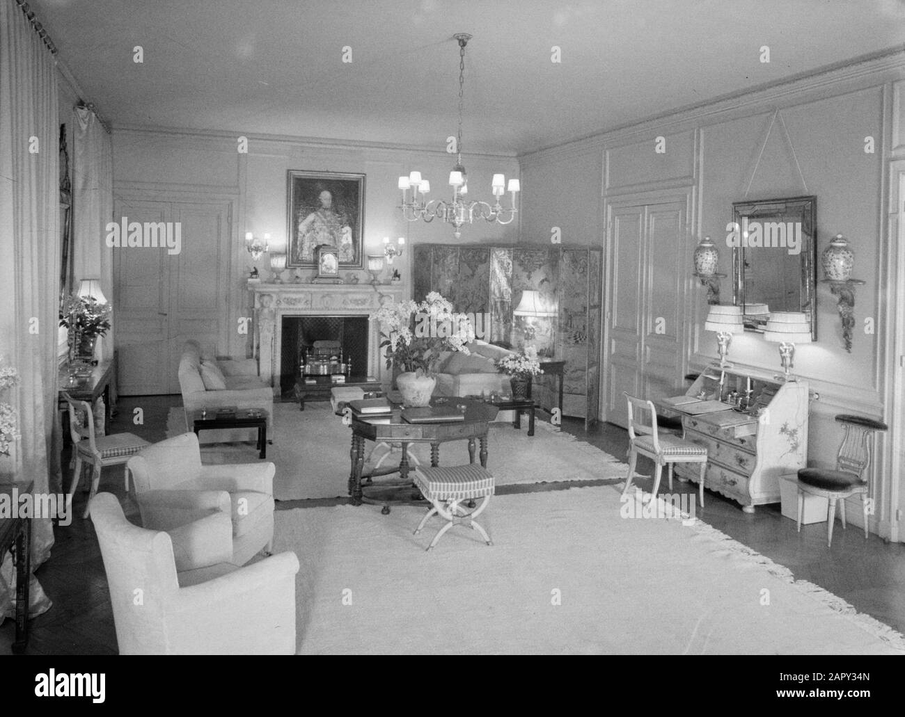 Apartment in Paris Living room in Mrs. Cartwright in Paris Date: 1936 ...