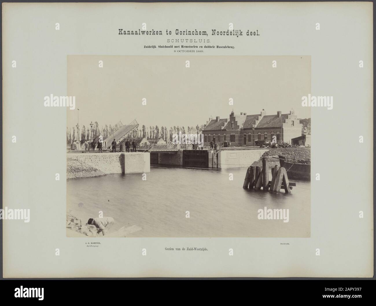 Southern lock head with brake seats and double bascule bridge. Seen ...