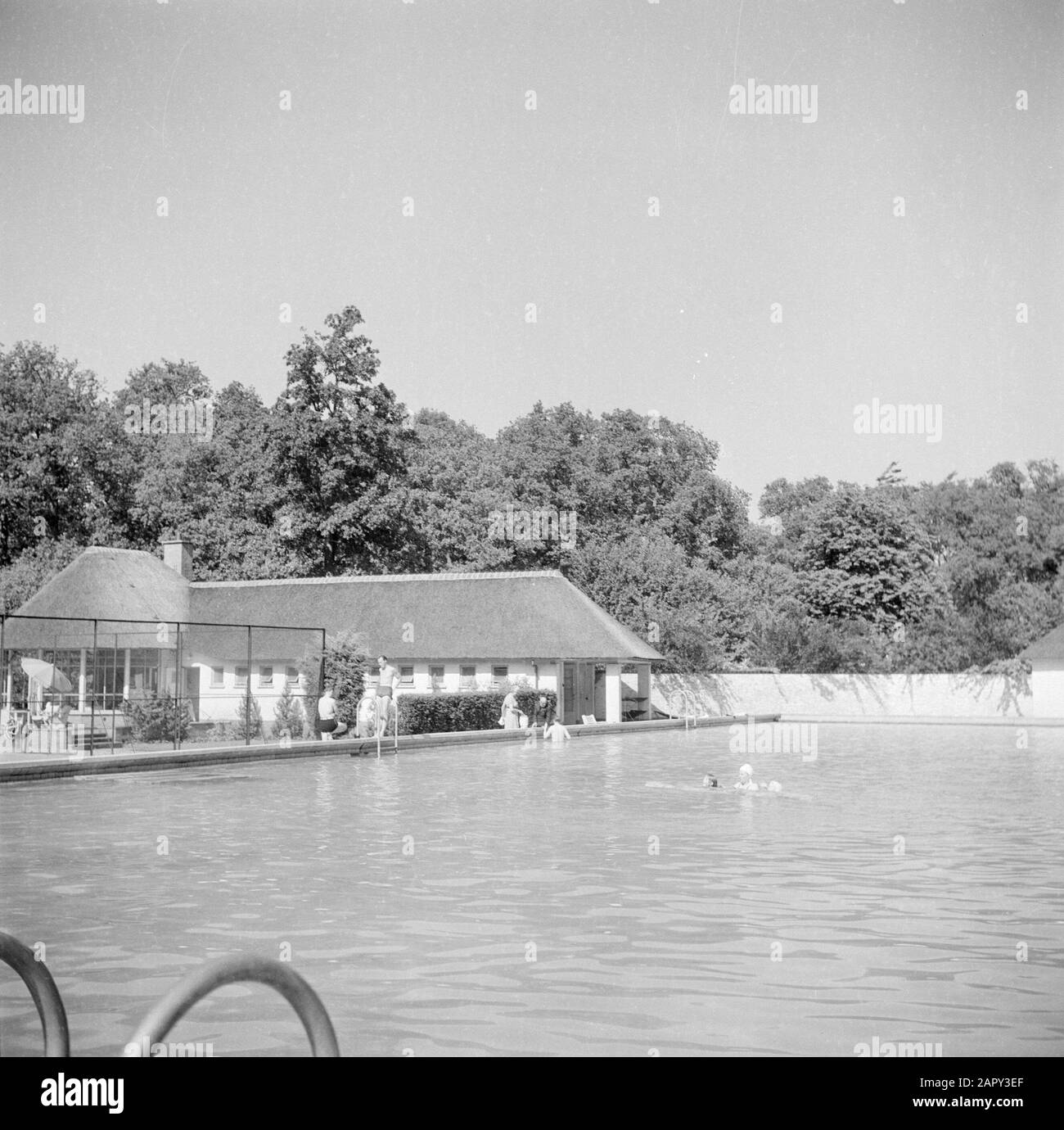 The royal family at palace Soestdijk Swimming pool with bungalow in the ...