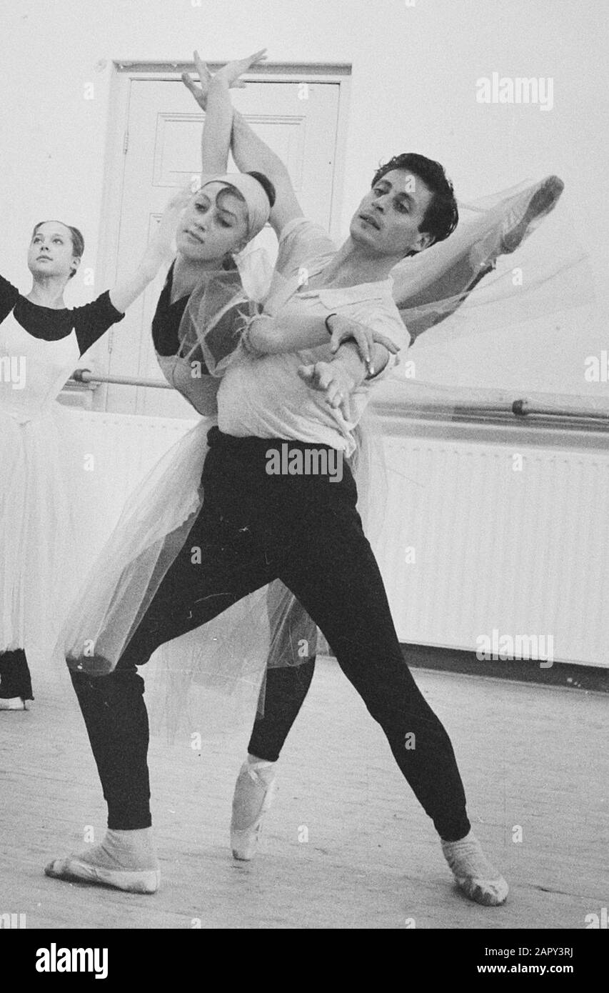 Rehearsal Dutch Ballet. Leonie Kramer and Job Sanders Annotation ...