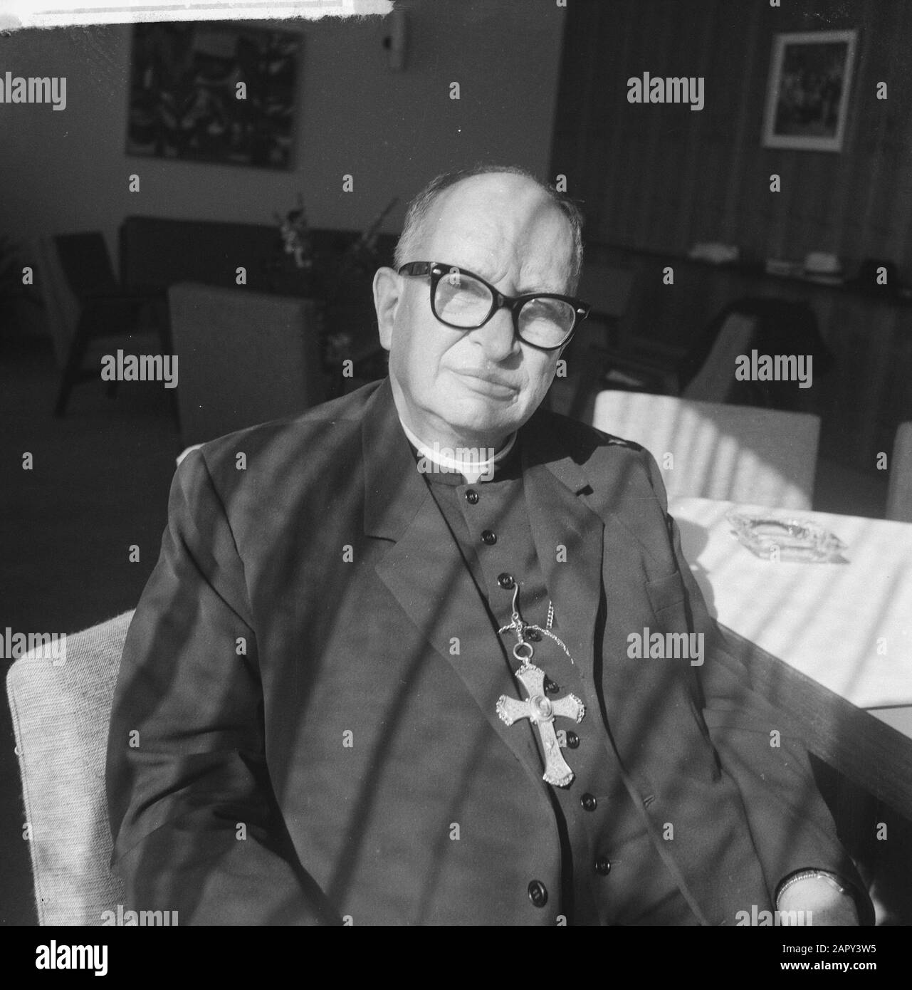 Cardinal Jose Garibi Y Rivera at Schiphol Date: 30 June 1961 Location ...