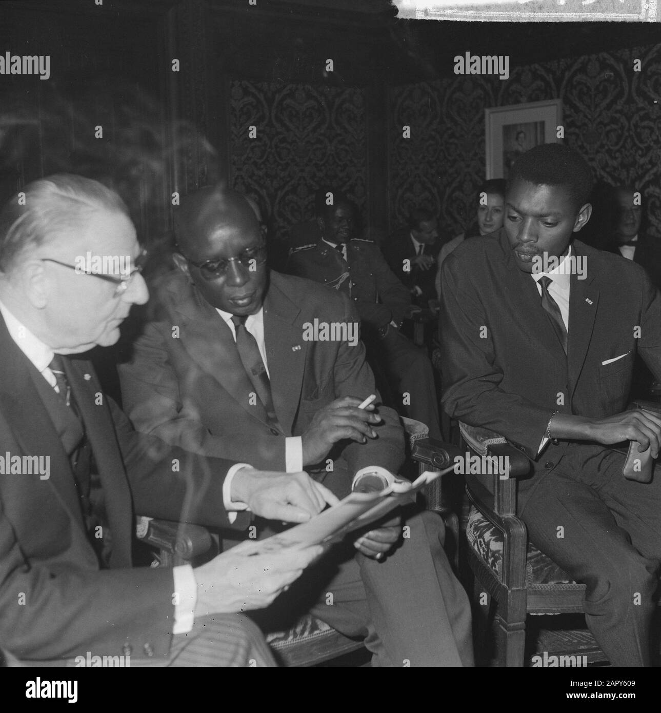 King of Burundi visited the tropical museum, next to him his son ...