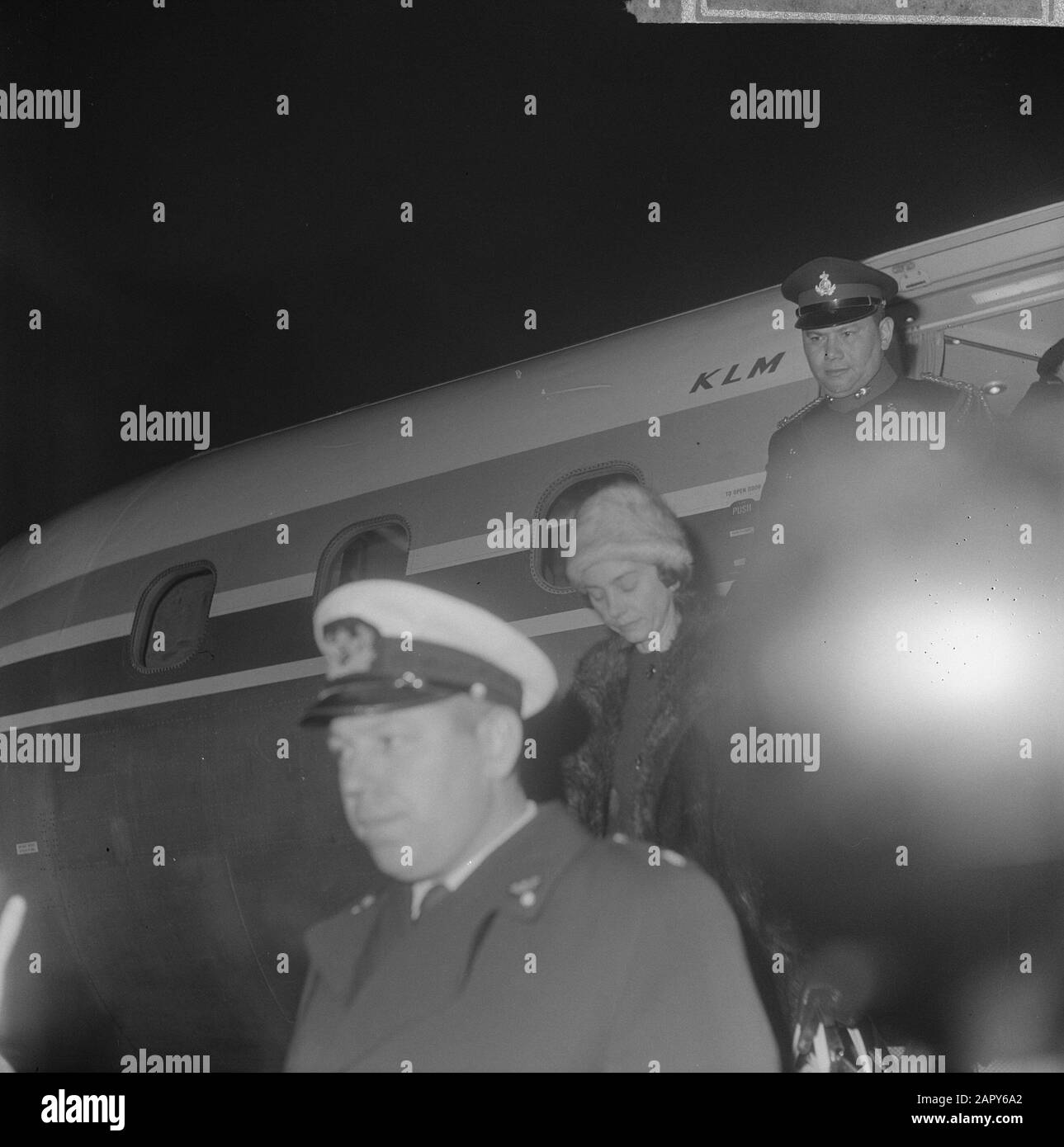 Mrs Sheila Wynne, even at Schiphol Date: 19 December 1962 Location ...