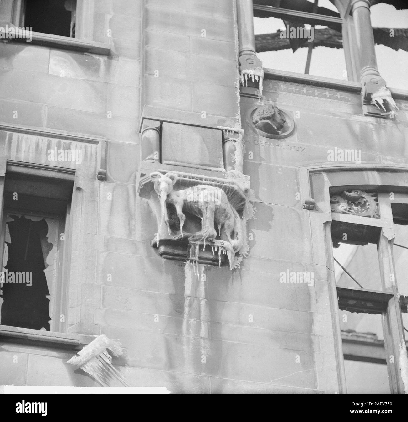 Snotneus along the facade of C and A at the Damrak Date: 21 February ...