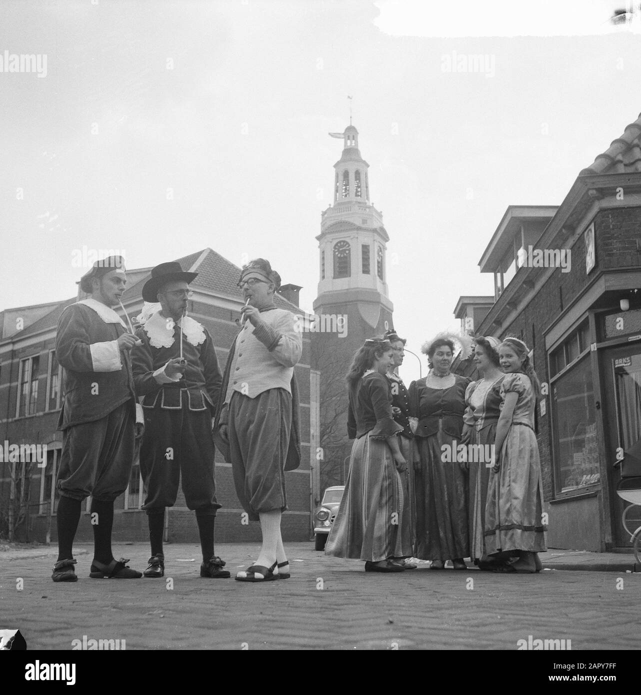 Nijkerk 550 years. People in costume Date: March 27, 1963 Location ...
