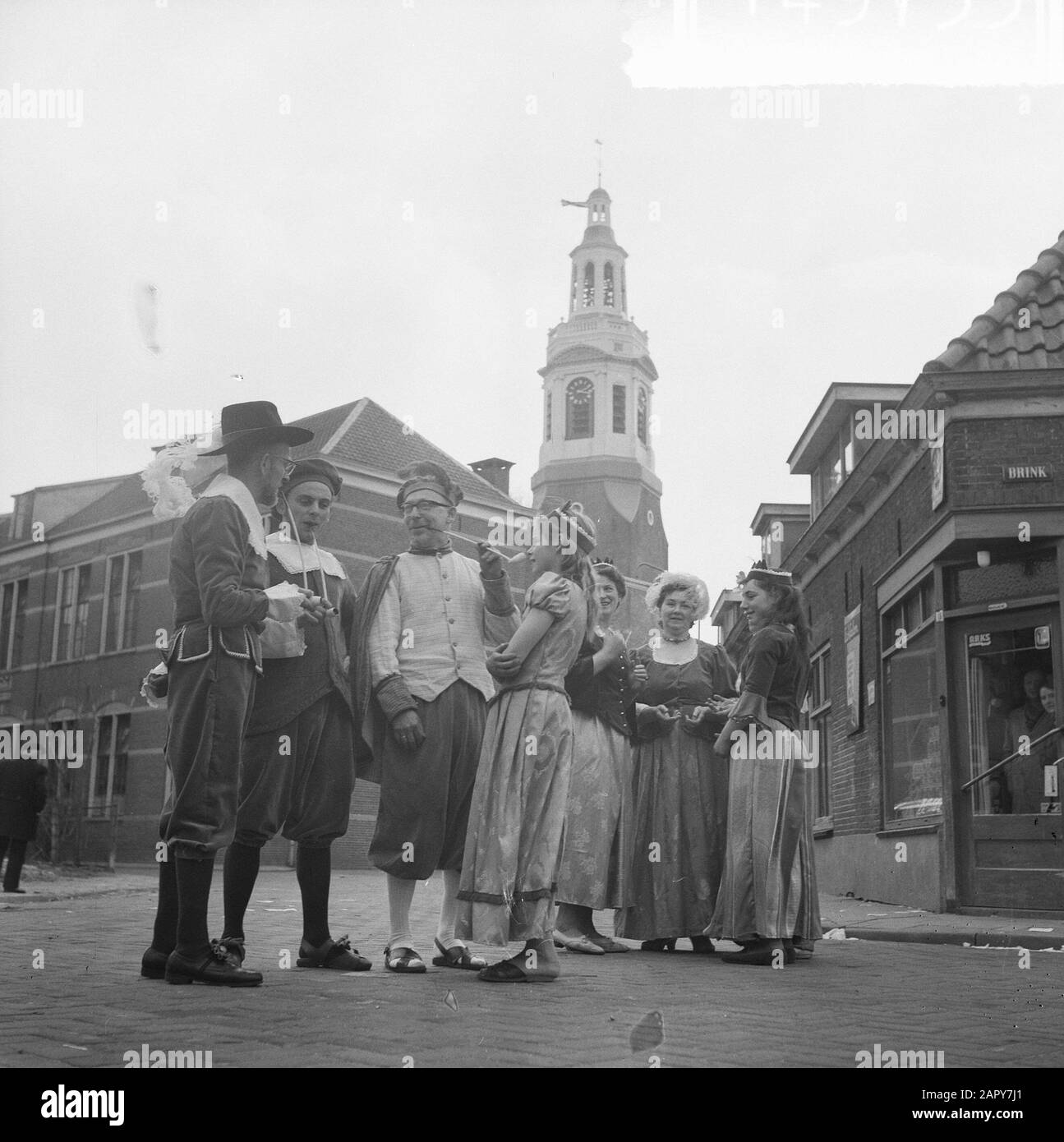 Nijkerk 550 years. People in traditional costume Date: March 27, 1963 ...