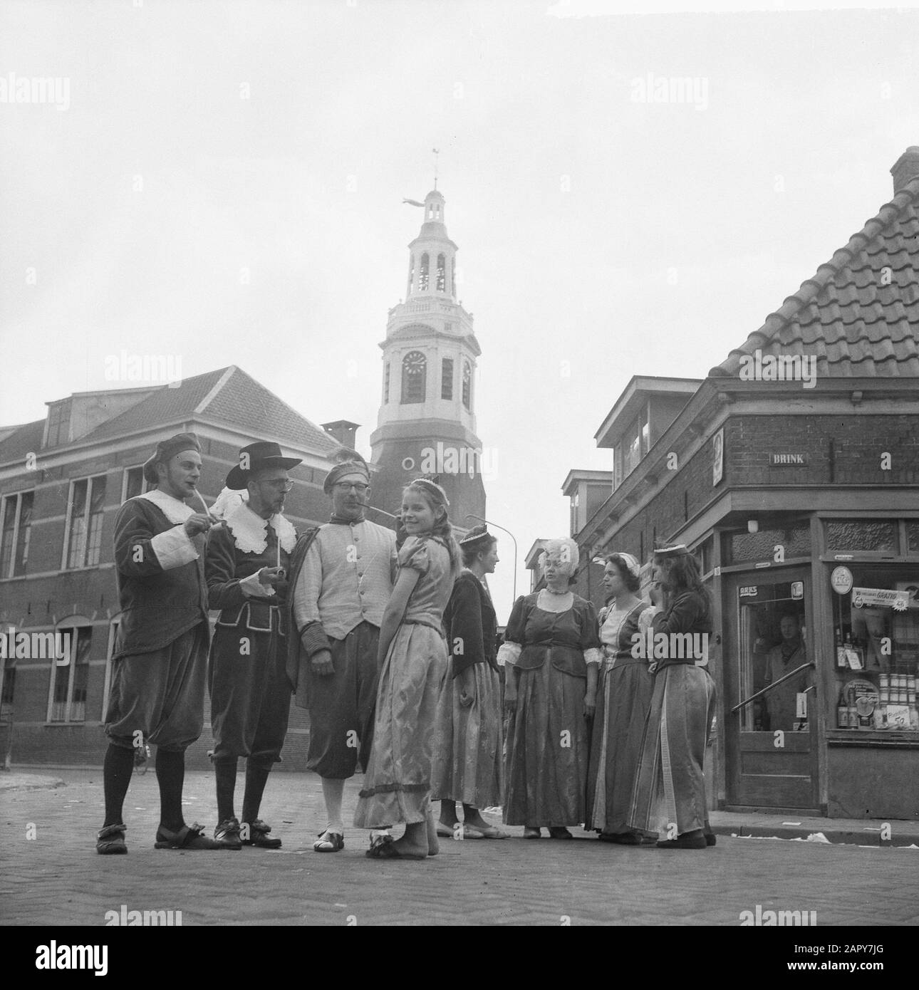 Nijkerk 550 years. People in costume Date: March 27, 1963 Location ...