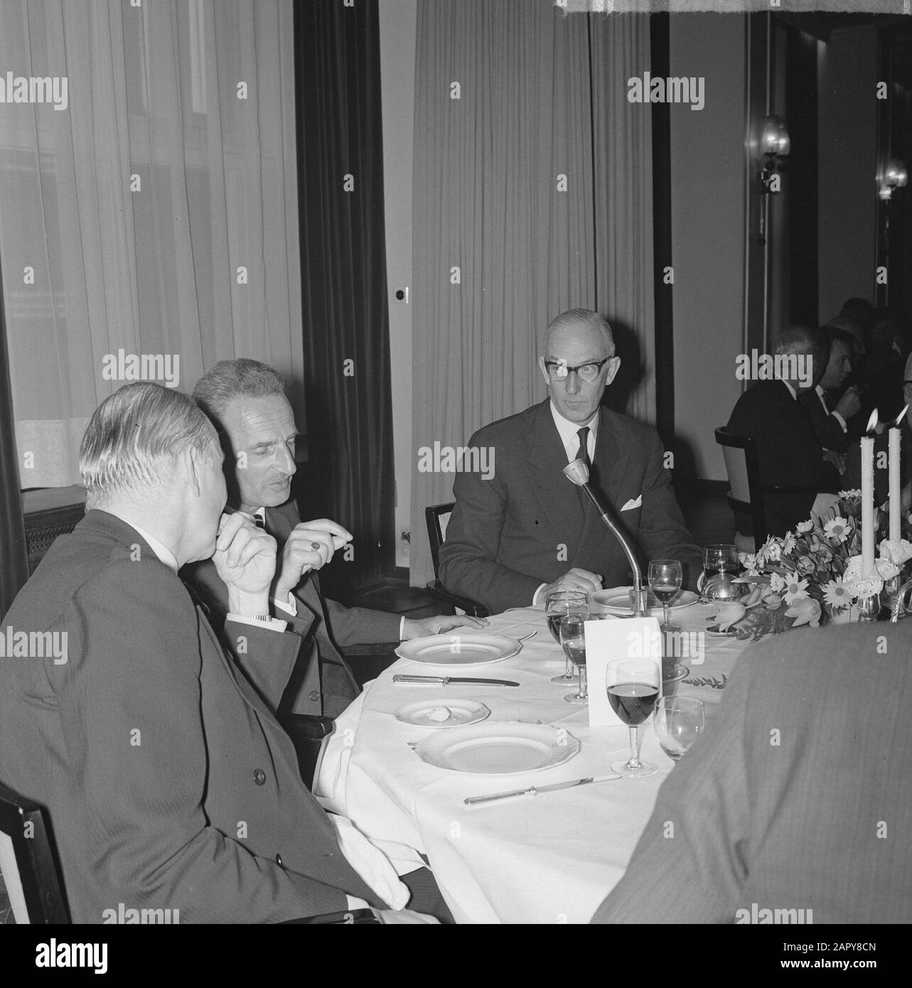 Trading platform Black and White Stock Photos & Images - Alamy