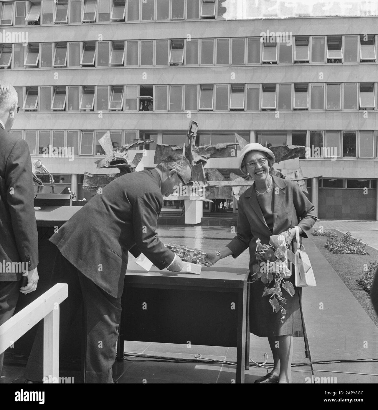 Sculpture art plastic Black and White Stock Photos & Images - Alamy