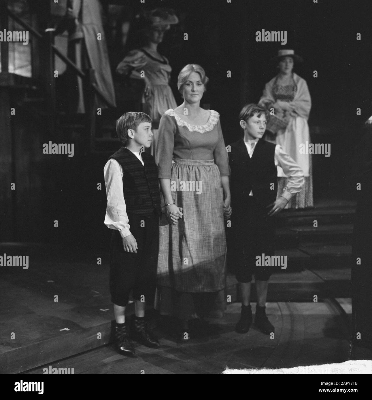 Oliver in the Netherlands. Housekeeper with children Date: September 30 ...