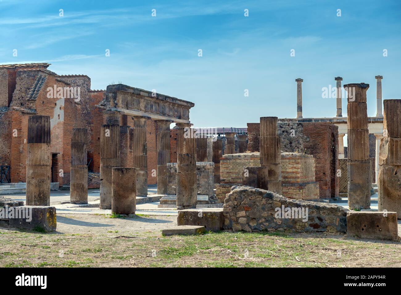 The antique ruins of pompei, city destroyed by the vesuvius voolcano ...