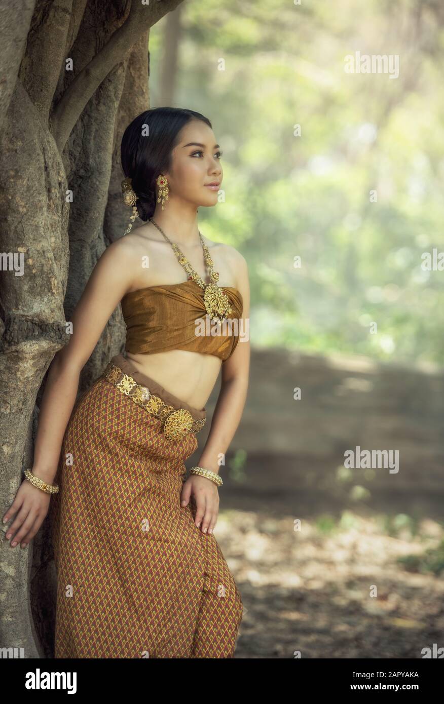 Beautiful thai girl hi-res stock photography and images - Alamy