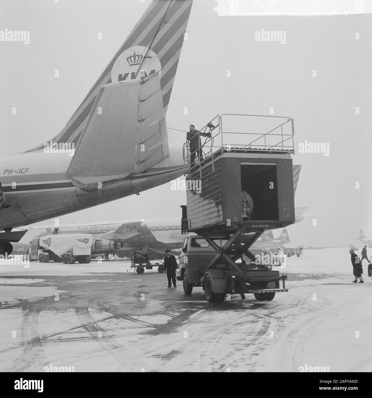 Ice airplane Black and White Stock Photos & Images - Alamy