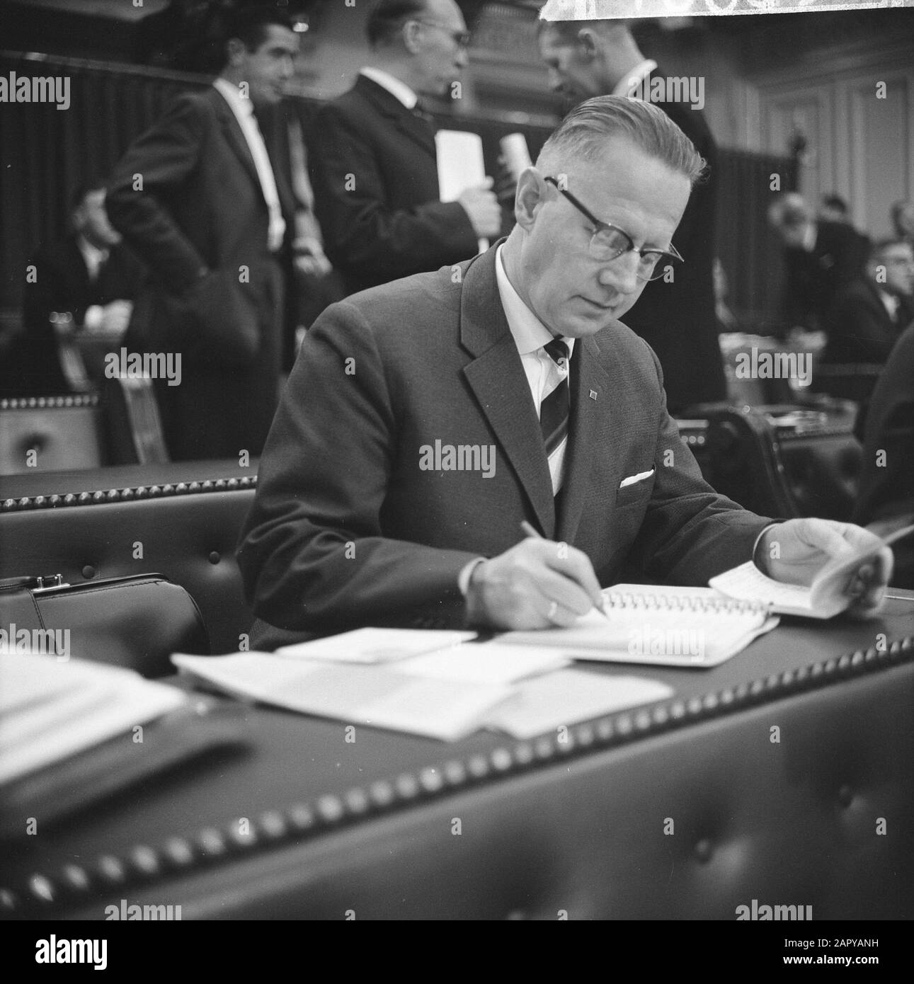 Overview government table hi-res stock photography and images - Alamy