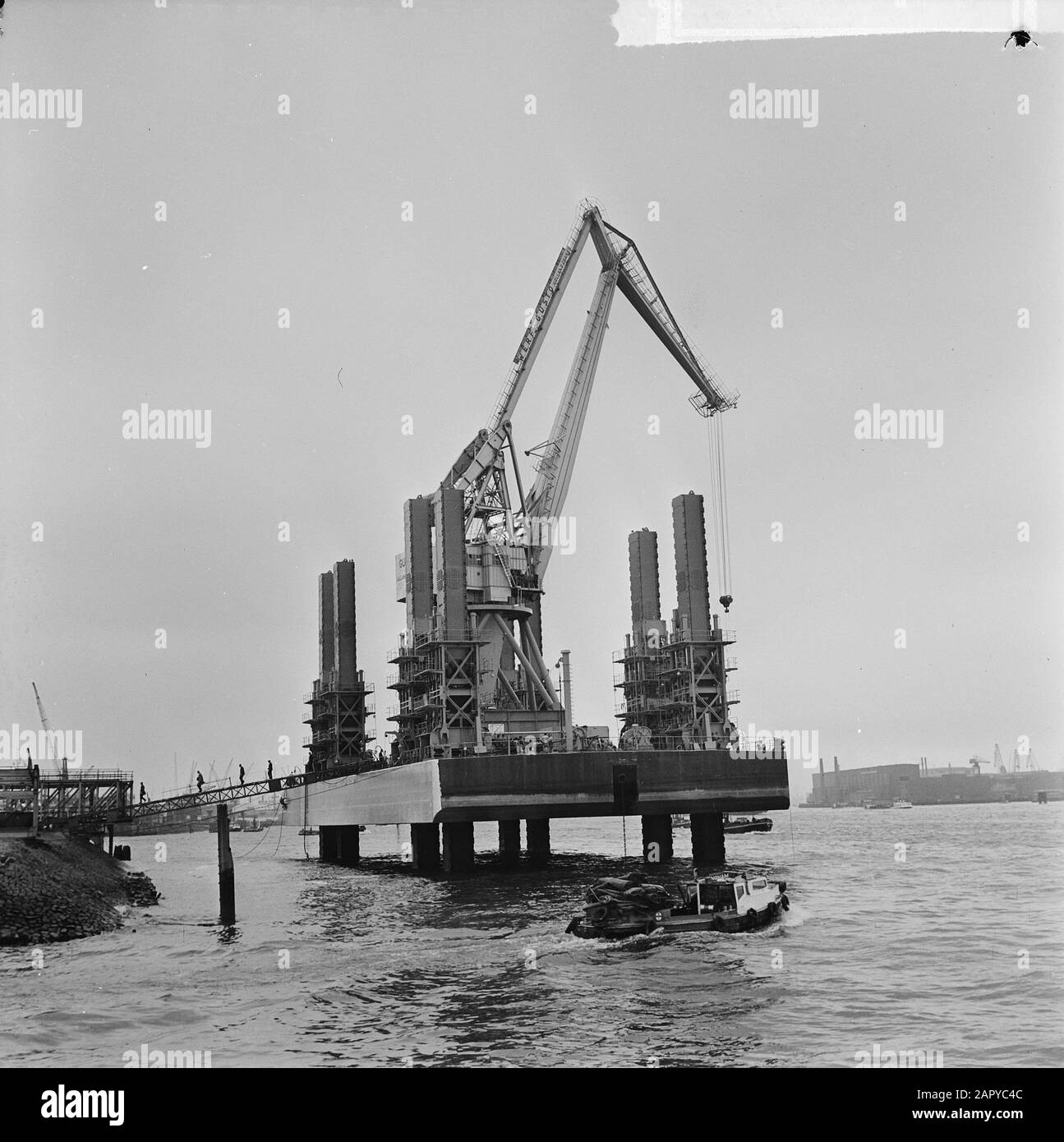 Shipyard expertise Black and White Stock Photos & Images - Alamy