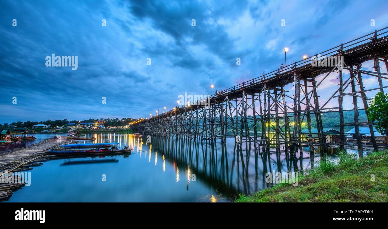 Wooden bridge (Mon Bridge) in Sangkhlaburi District, Kanchanaburi ...