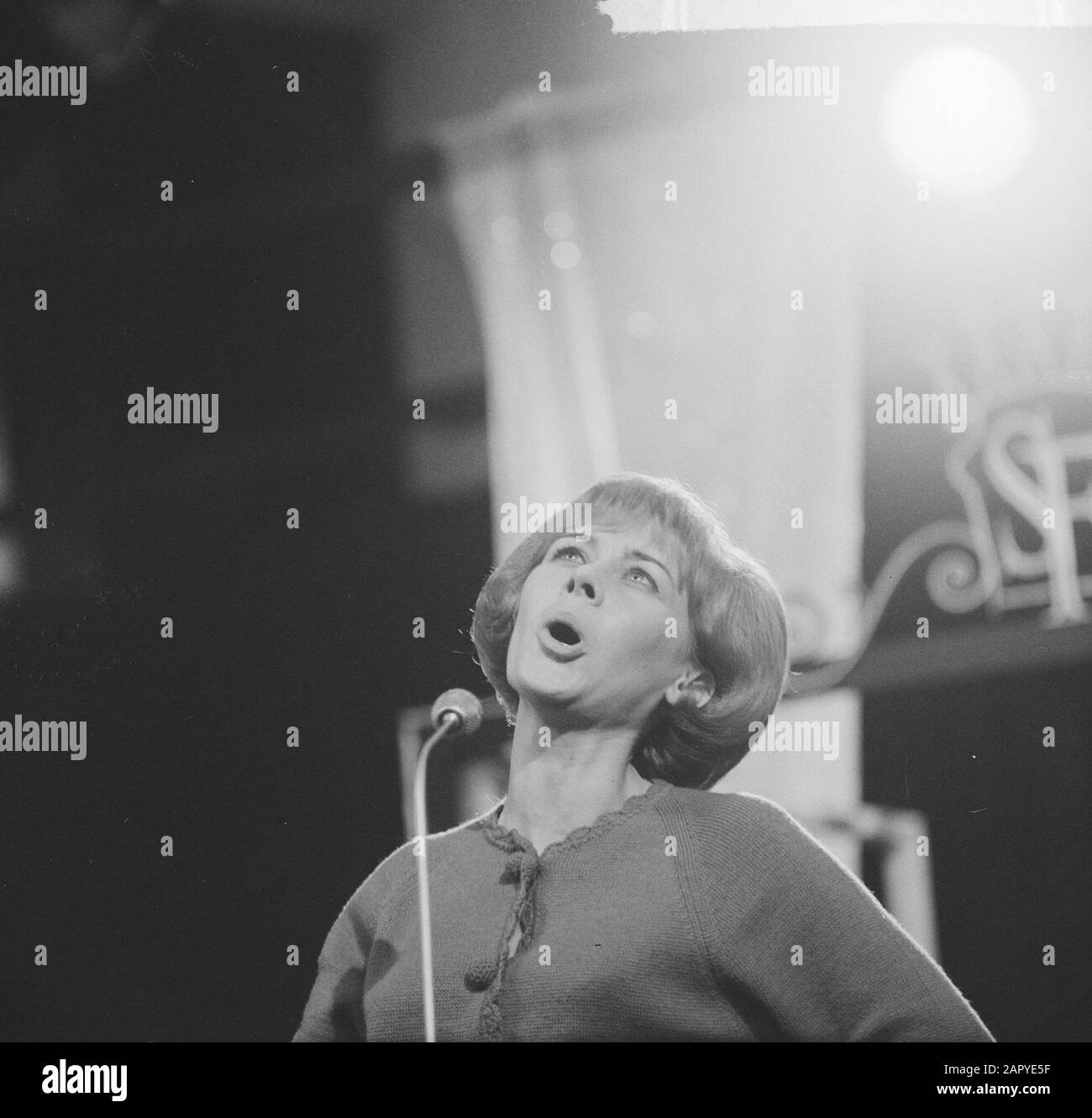 Final National Song Contest 1965, Connie Vandenbos (singing) Date ...