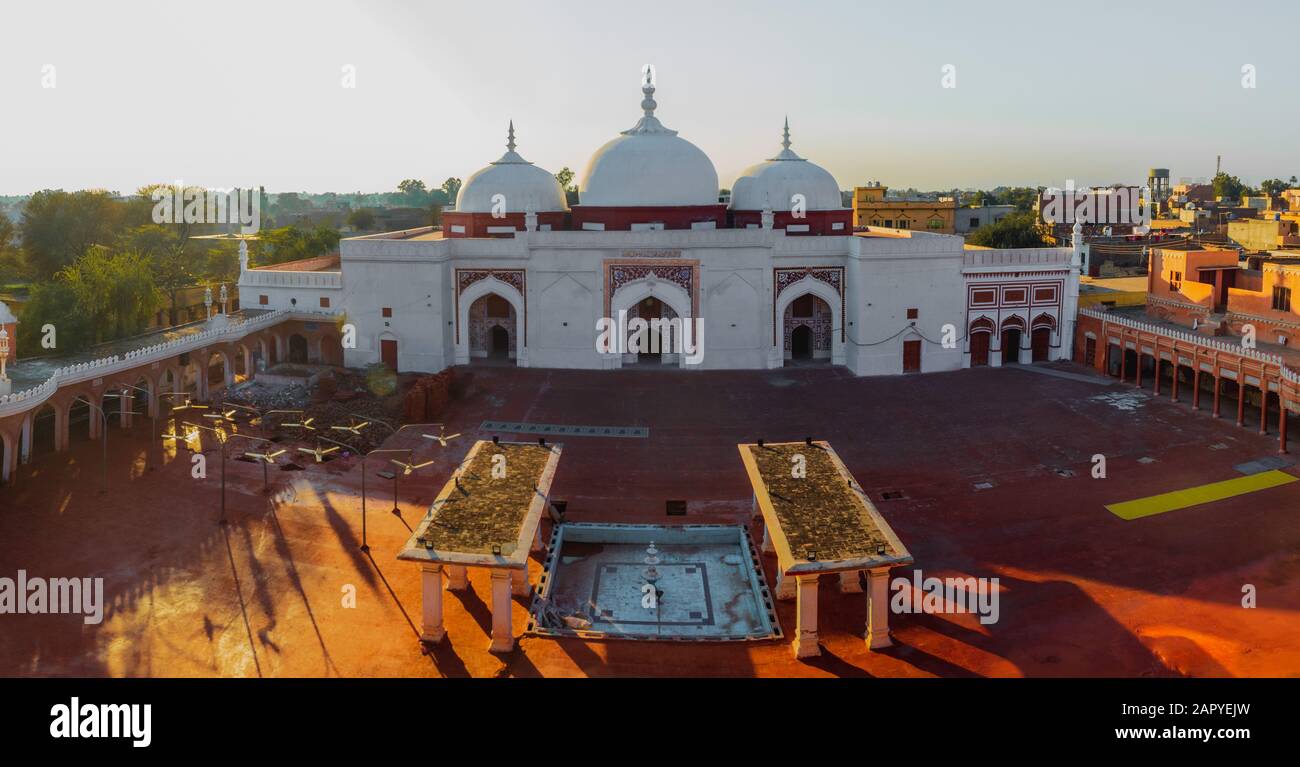 Sher Shah Sori Mosque, Bhera Pakistan Stock Photo - Alamy