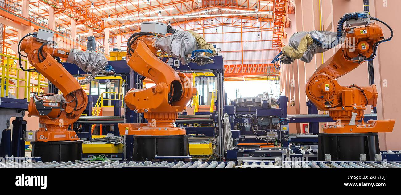 Robots welding in a production line Stock Photo - Alamy