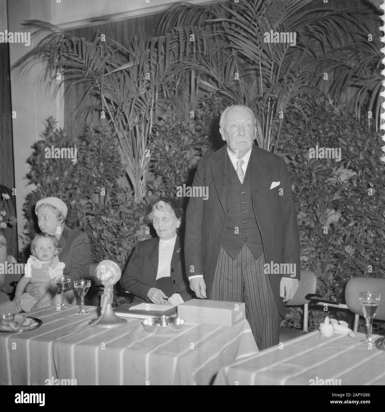 H. Prinsen Geerligs 50 years doctor Date: November 12, 1958 Keywords ...