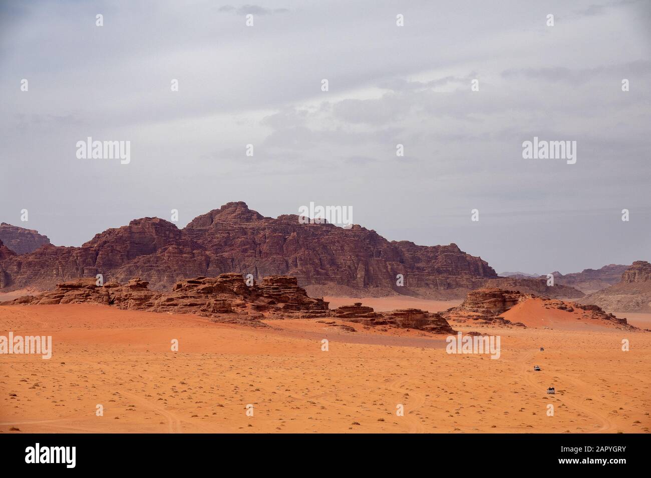 Wide shot desert canyon cliffs hi-res stock photography and images - Alamy
